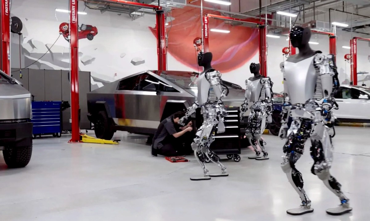Un robot dintr-o fabrică Tesla a atacat un inginer și l-a lăsat într-o ...