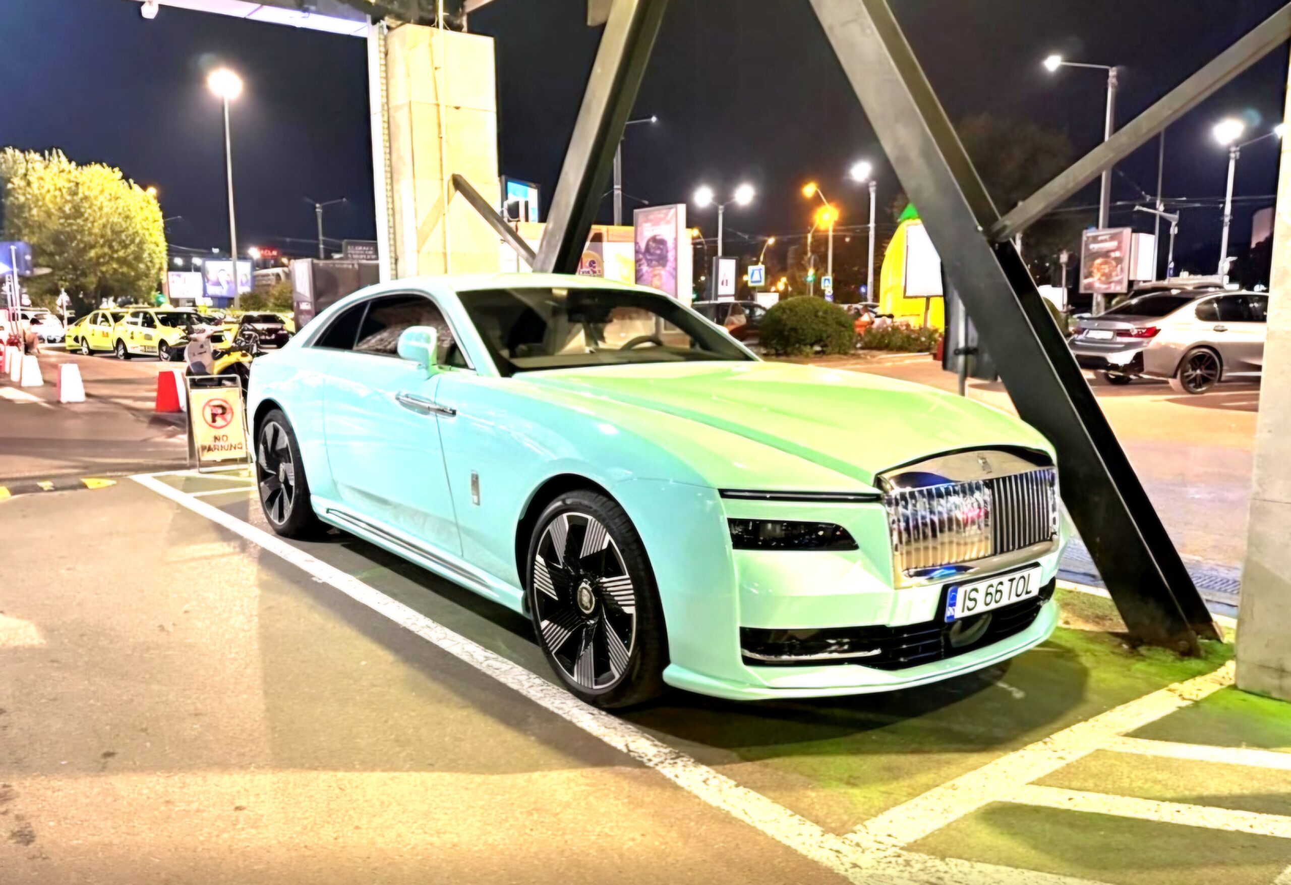 Tolea și-a cumpărat Rolls Royce electric. Cu un BMW taxi își duce ...