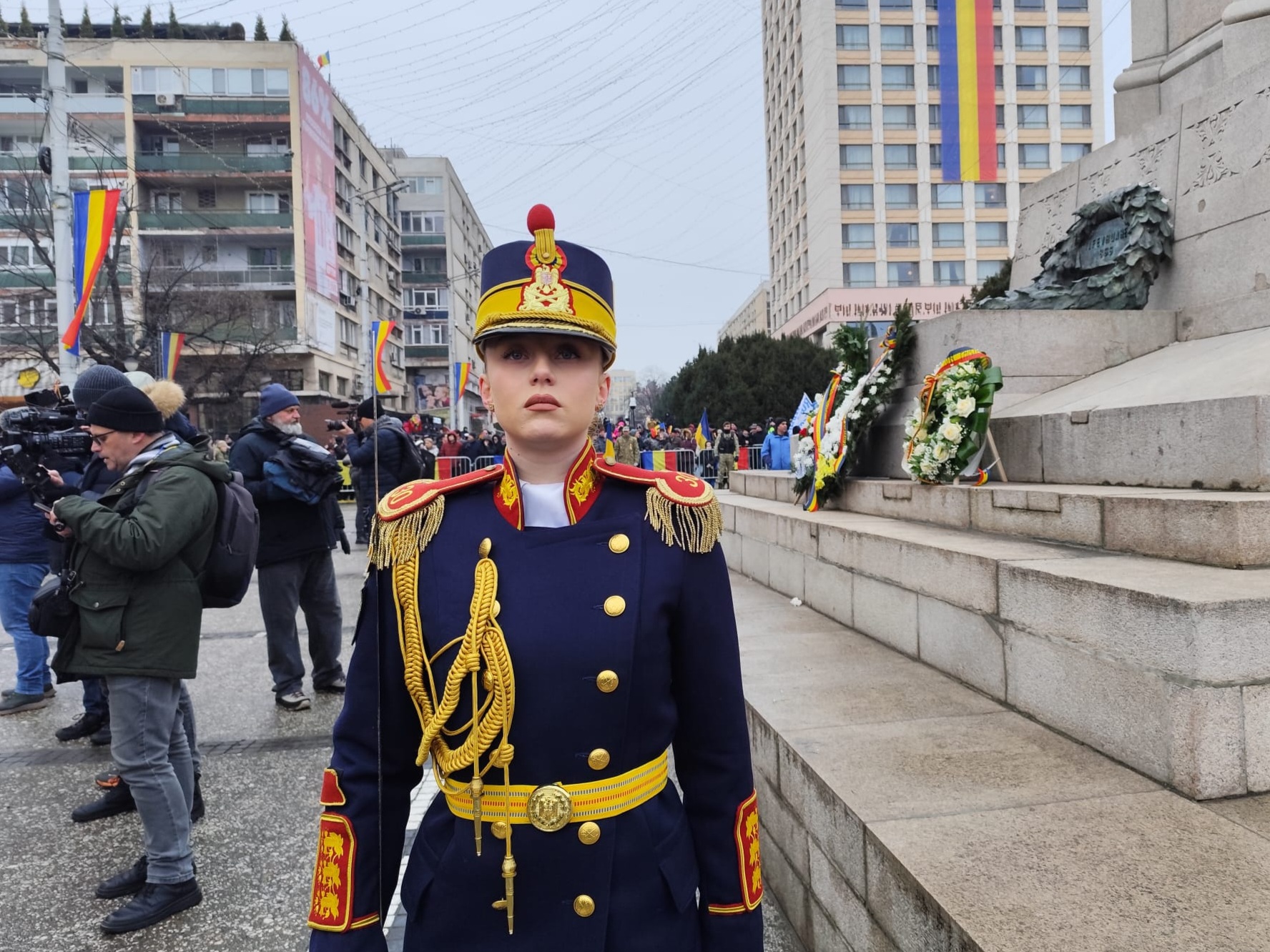 FOTO Moment istoric în Piața Unirii | Garda de la monumentul lui Cuza ...